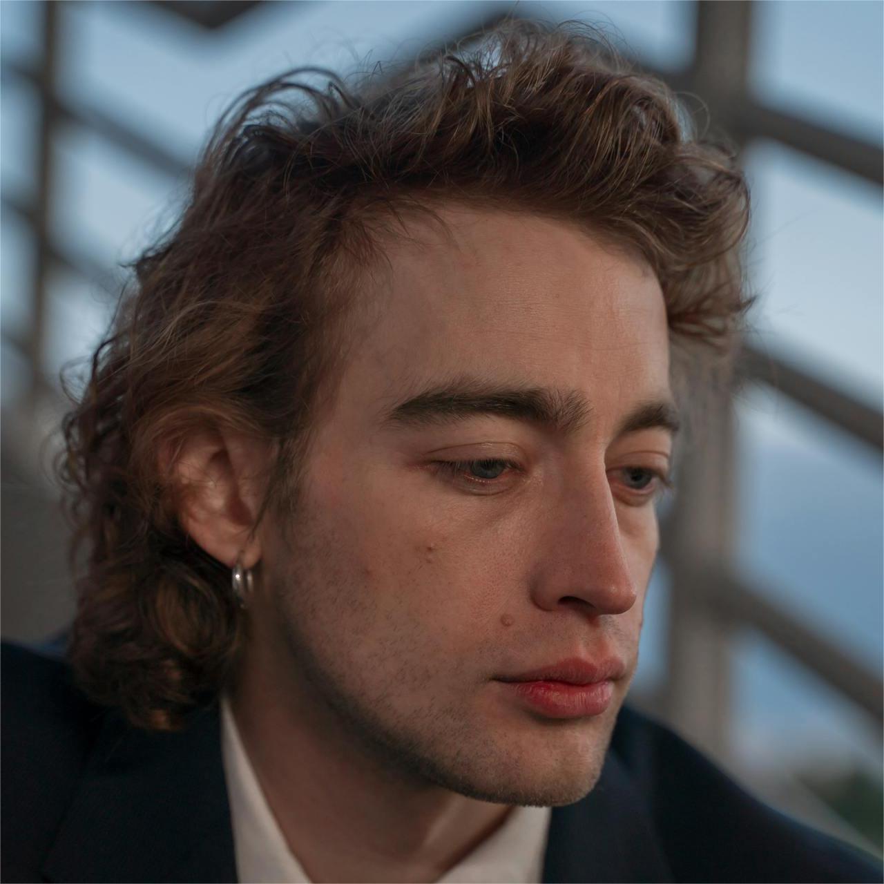 Welches Ohr ist das schwule Ohr? Welches Ohr ist das gerade Ohr?